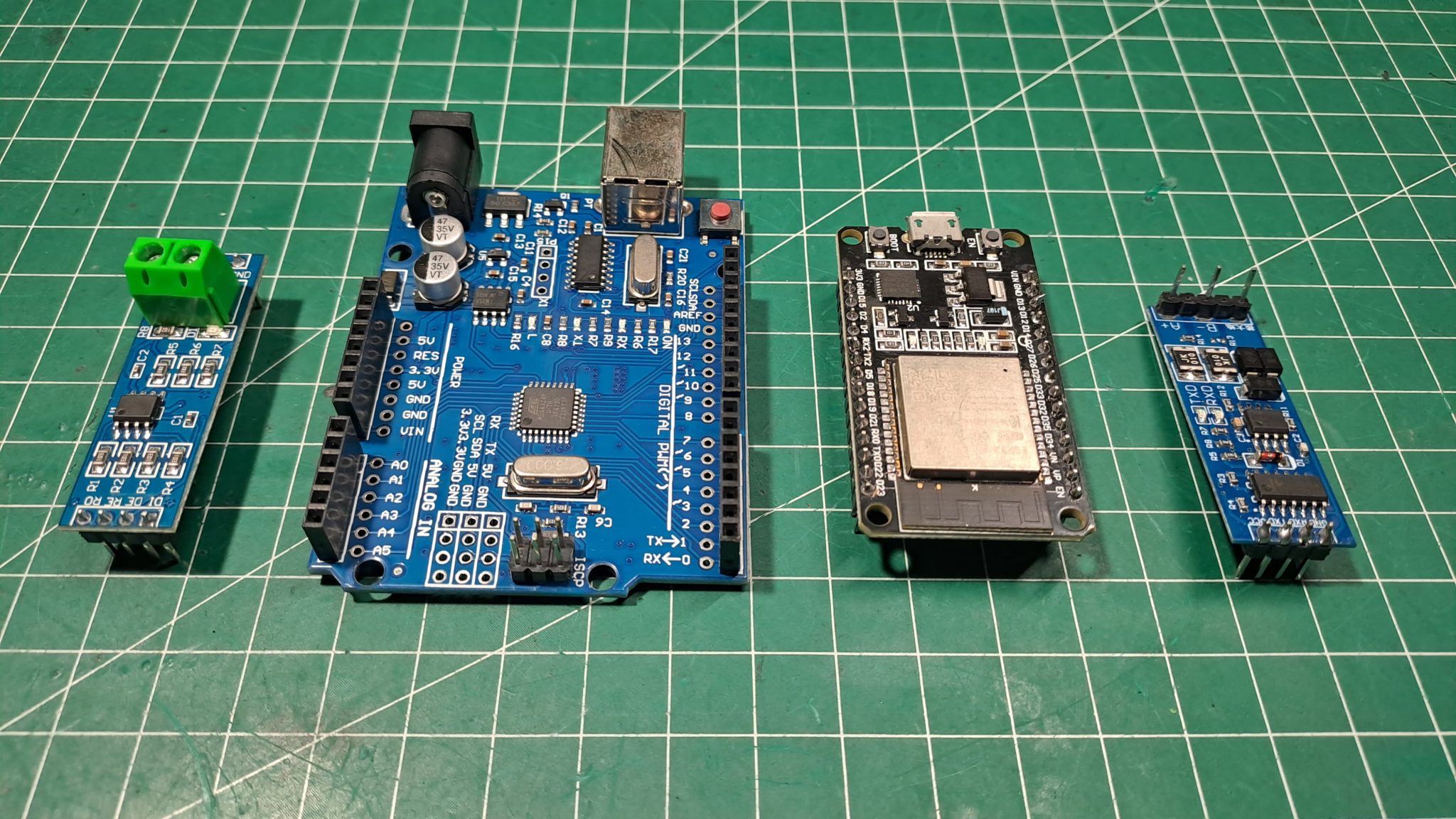 Pengiriman Data Menggunakan Arduino Uno ke ESP32 dengan Protokol Serial ...